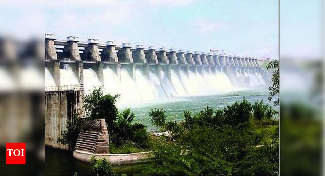 Four-way discharge from Jayakwadi continues, other dams await revival ...
