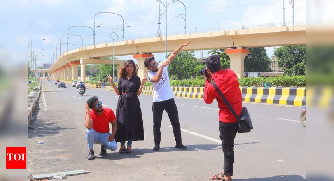 From Metro road to Mankapur flyover, city youngsters find new Spots to ...