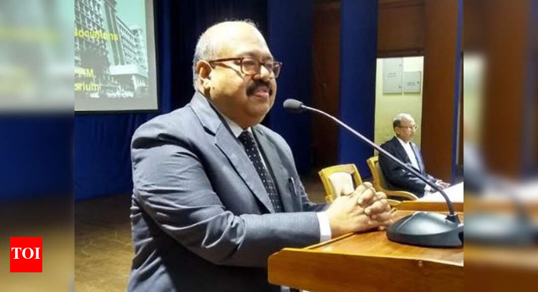 Kerala High Court: Kerala HC staff bids farewell to CJ Hrishikesh Roy ...