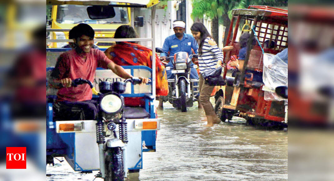 Jam session on flooded streets in Lucknow | Lucknow News - Times of India