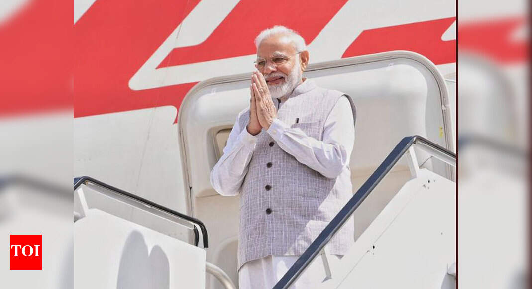 Howdy, Modi: PM Modi shows he practises what he preaches on cleanliness ...