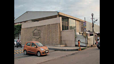 Kolkata: Armed goons barge into posh complex after eviction drive ...