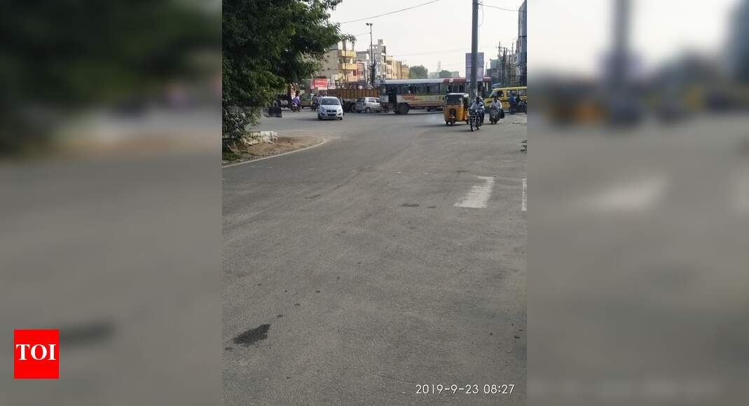No traffic signals at Midhani X roads - Times of India