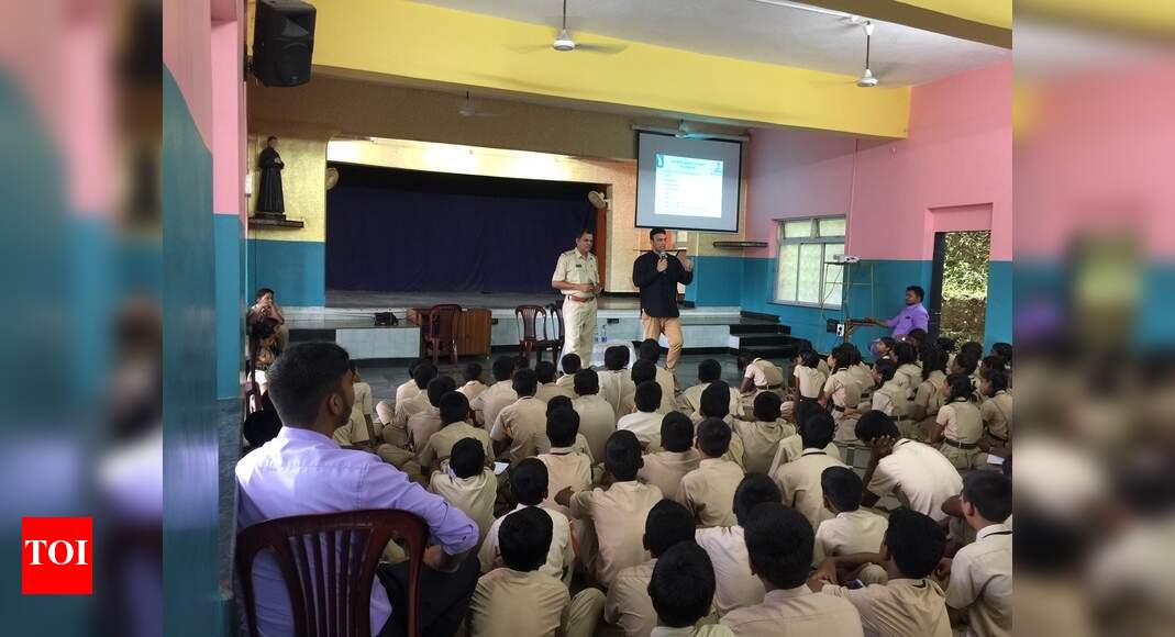 Hundreds join hands with Verna police to tackle drugs and crisis ...