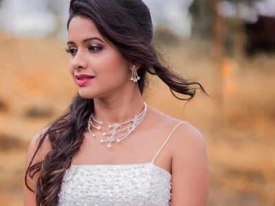 Mayuri Wagh looks like a vision in white in her latest photoshoot ...