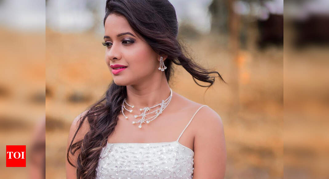 Mayuri Wagh looks like a vision in white in her latest photoshoot ...