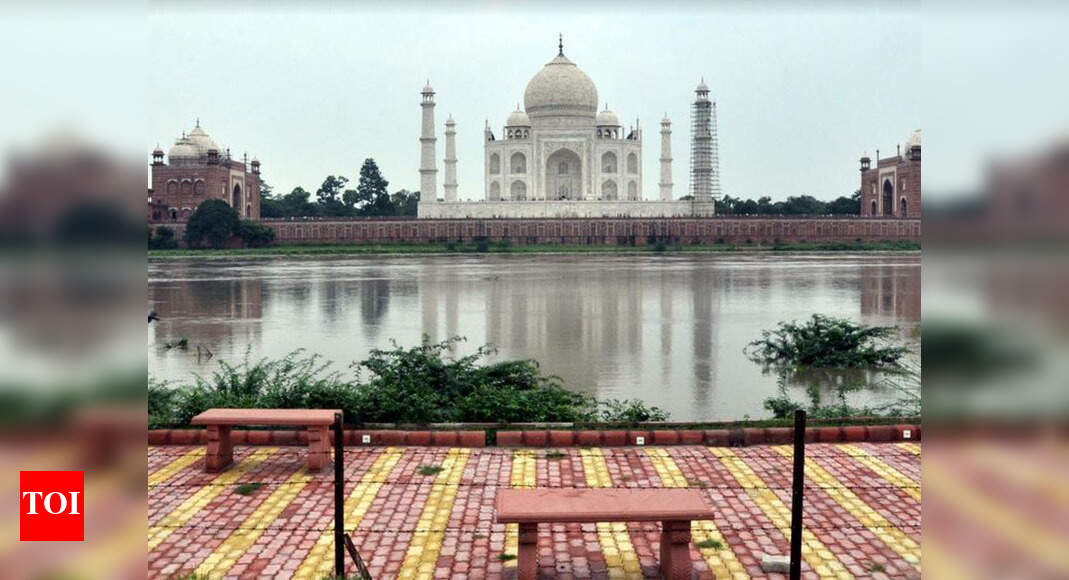 Agra: Get panoramic view of Taj Mahal after sunset on full moon days ...
