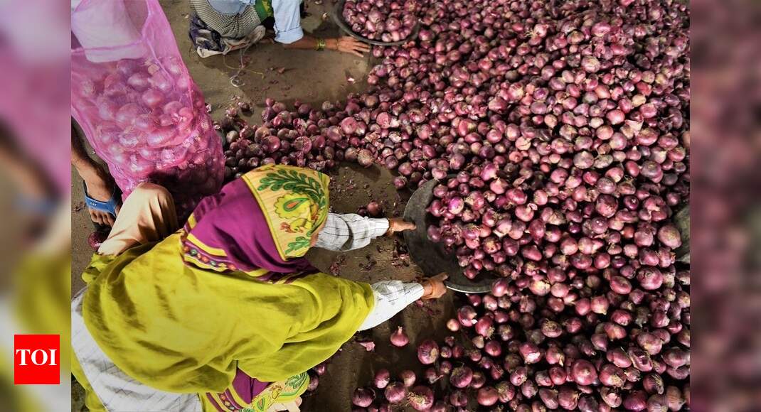Govt bans export of onions, puts stock limit on traders | India News - Times of India