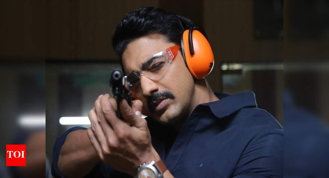 Watch: Here’s how Dev morphed into a cyber detective | Bengali Movie ...