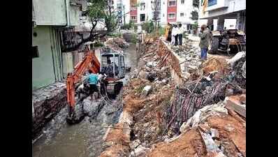 After wall collapses, illegal structures along nala razed | Hyderabad ...