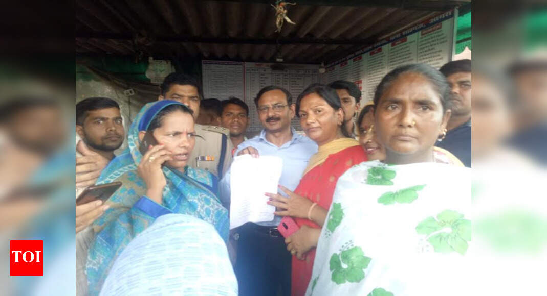Dhanoli women lead protest against waterlogging, power cuts & damaged ...