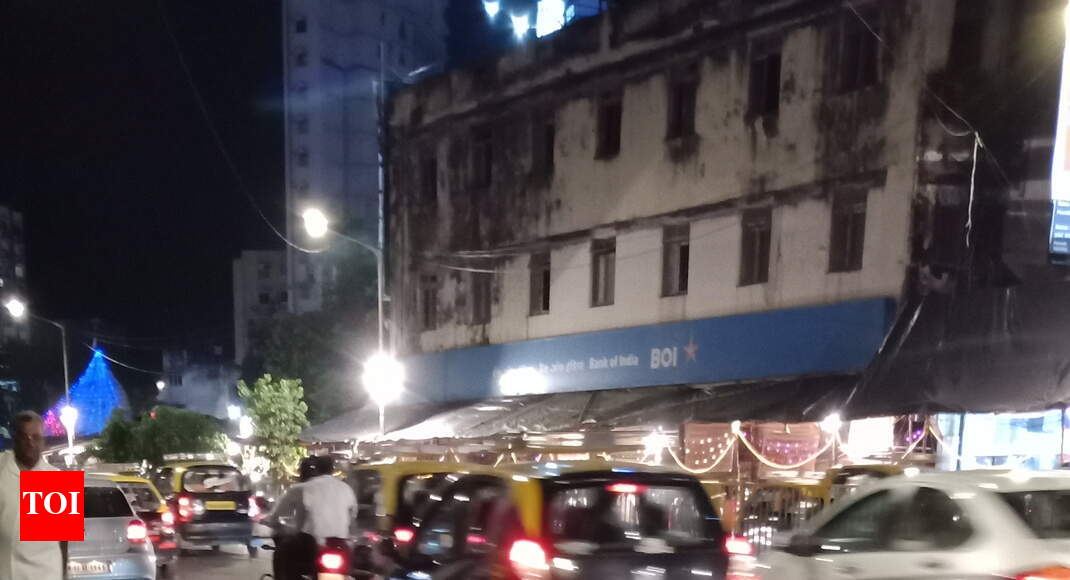 Footpath is in very bad condition - Times of India