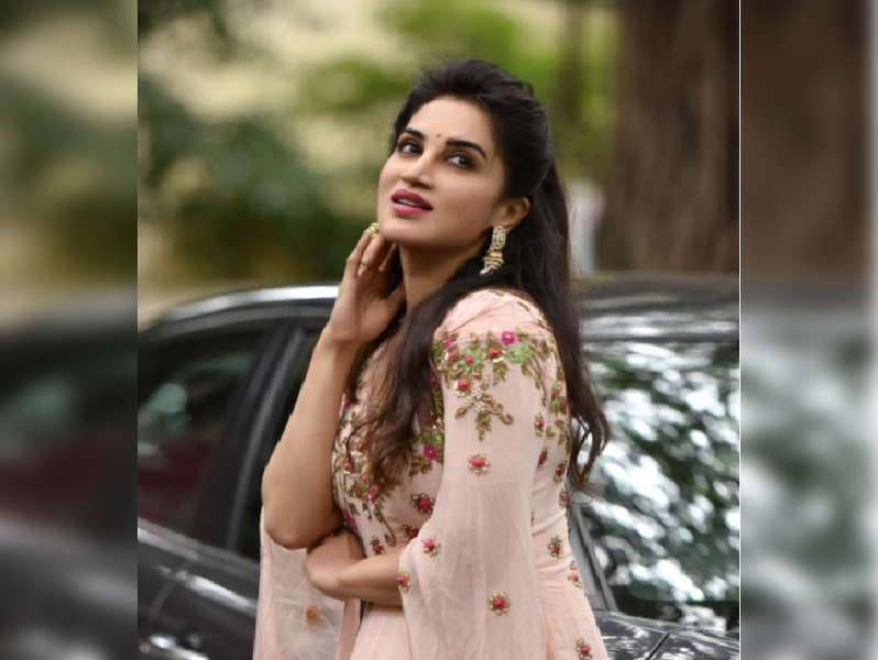 Smita Gondkar: Smita Gondkar attends Durga puja | Marathi Movie News ...