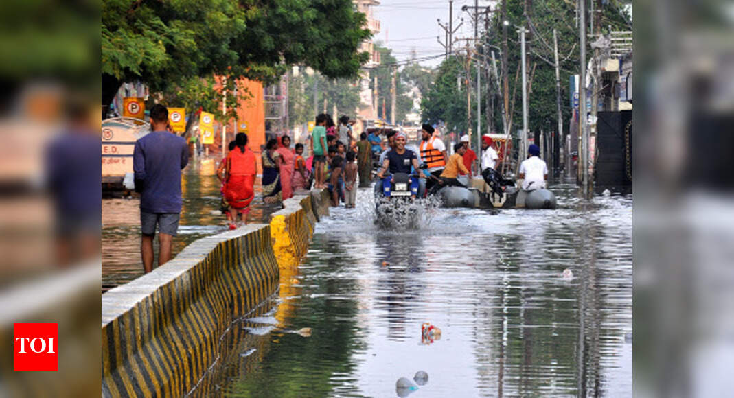 Patna residents block roads for hours against waterlogging | Patna News ...