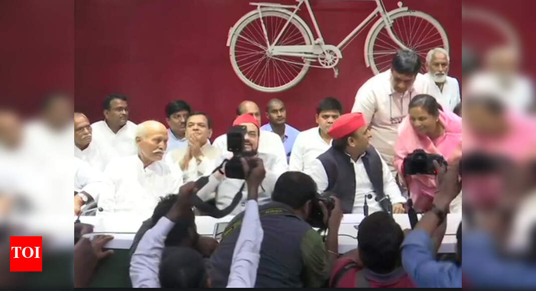 Phoolan Devi's sister Rukmani, four-time MP Ramakant Yadav rejoin Samajwadi Party | Lucknow News ...