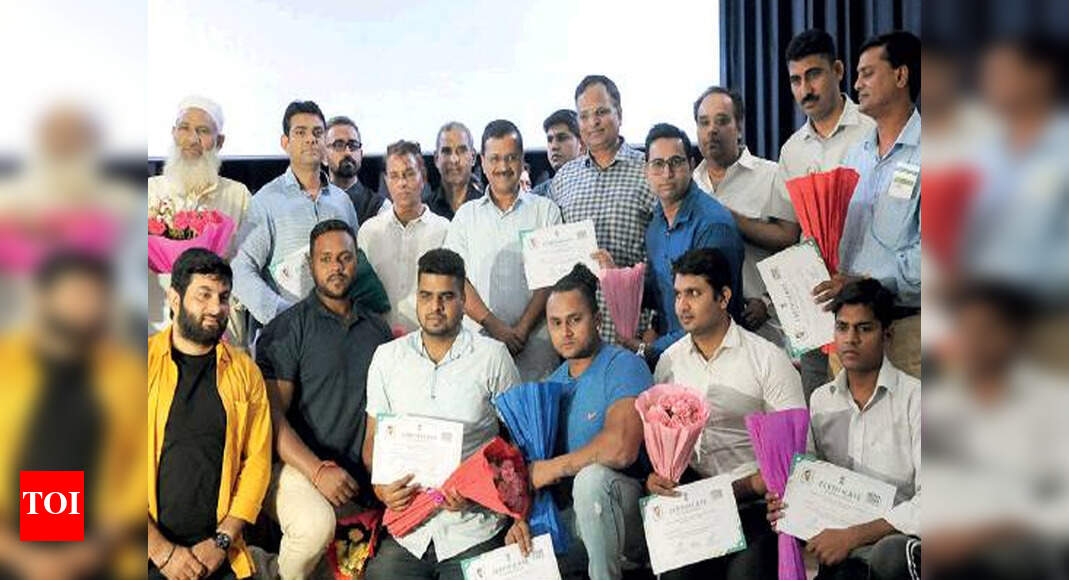 Delhi: A stranger in need is a friend indeed | Delhi News - Times of India