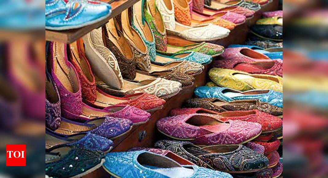 How to wear your ethnic mojris - Times of India