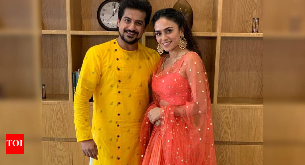 Exclusive! Amruta Khanvilkar and Pushkar Jog to share the screen for ...