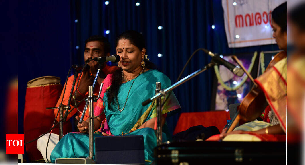 Jayashree Rajeev's vocal concert at Changampuzha Park | Events Movie ...