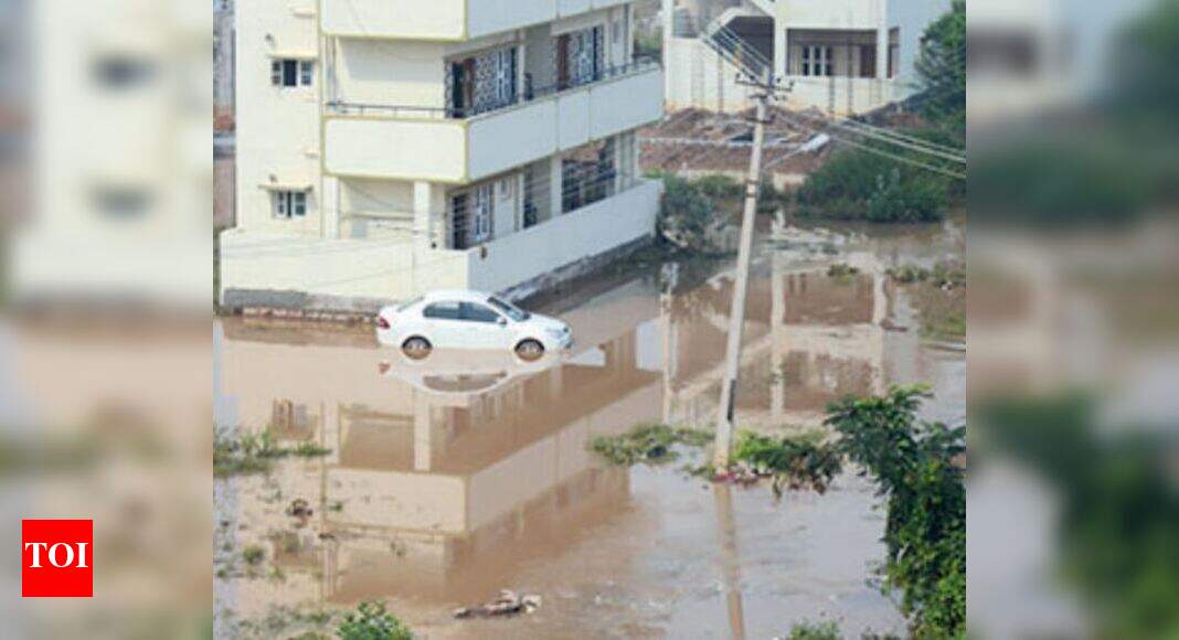 300 Bengaluru families hit as lake bund comes crashing down | Bengaluru ...