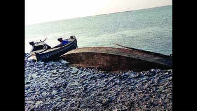5 Pakistan boats found at Harami Nala | Ahmedabad News - Times of India