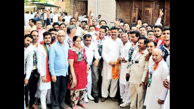 Haryana polls: Will 'tea parties' help Chander Mohan win this time ...