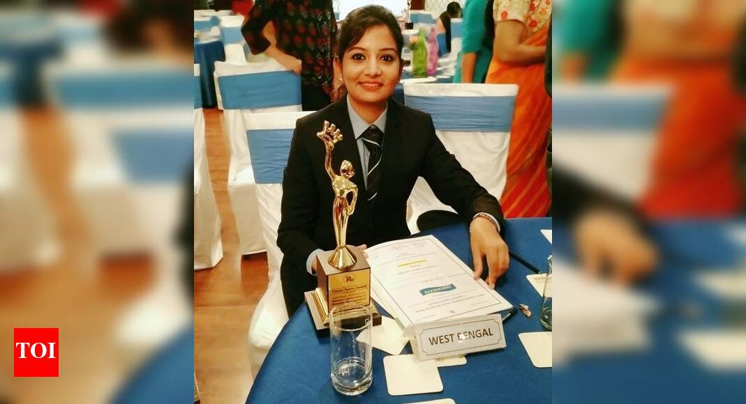Firefighter Taniya Sanyal attends award show in Jaipur | Kolkata News ...