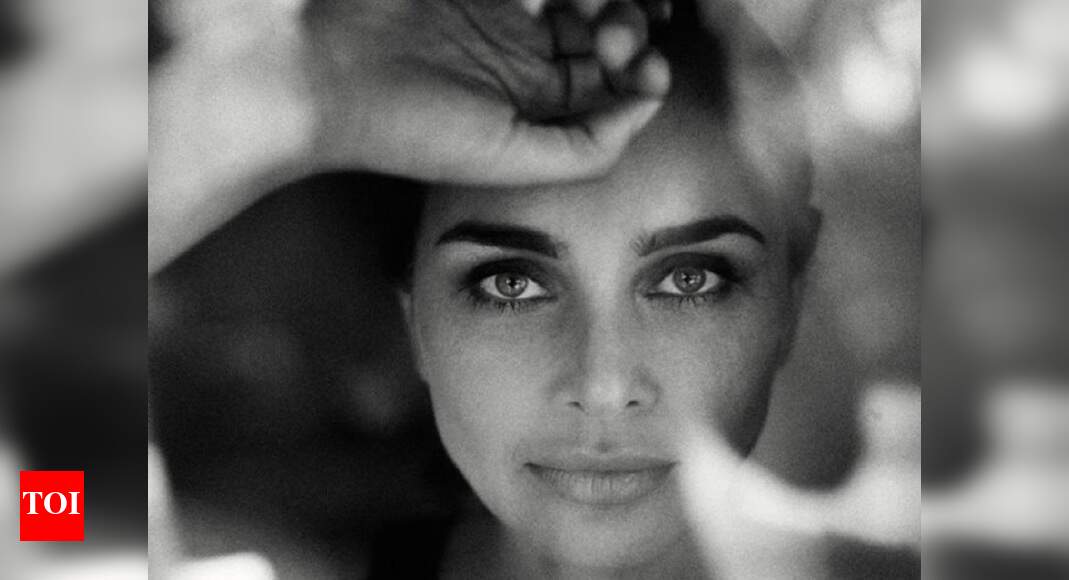 Actor Lisa Ray to pen three new books - Times of India