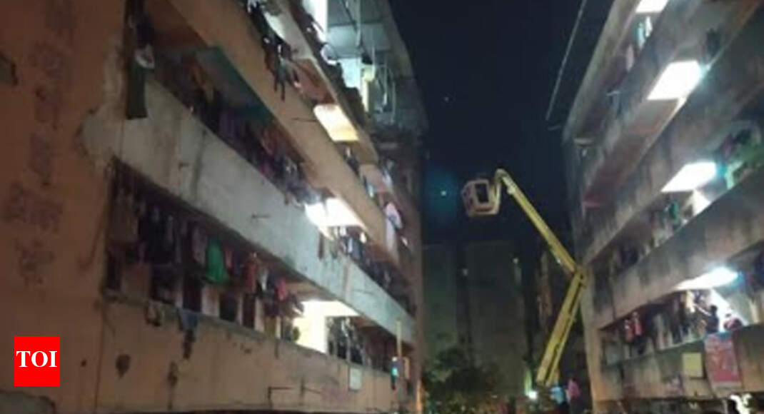 Mumbai: Minor feared trapped in debris after slab of Virar building ...
