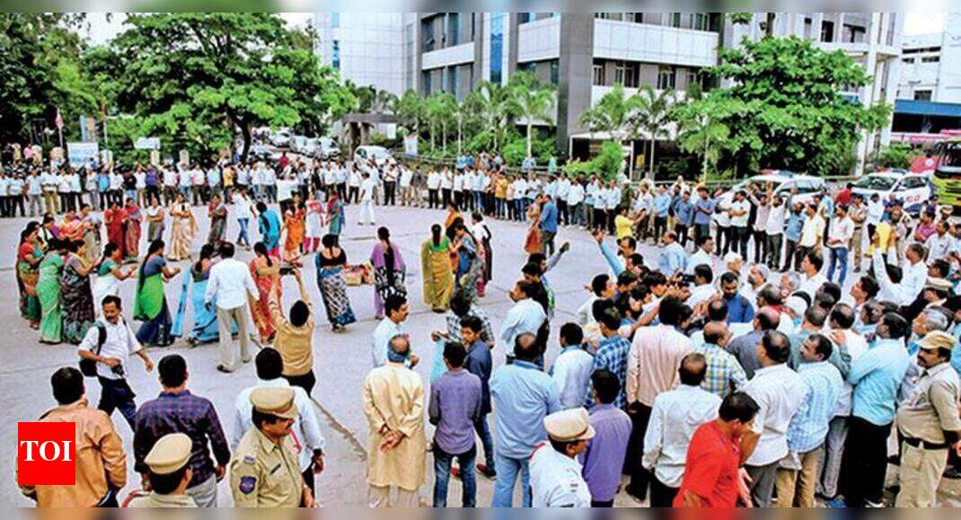 RTC strike: Govt mum on talks, state bandh on Oct 19 | Hyderabad News ...