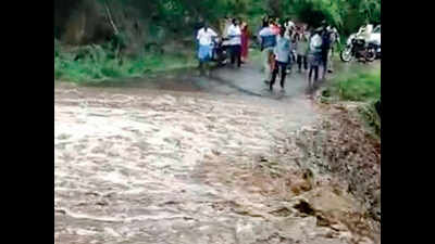Tamil Nadu: Bridge at Sathyamangalam submerges in flash flood | Erode ...