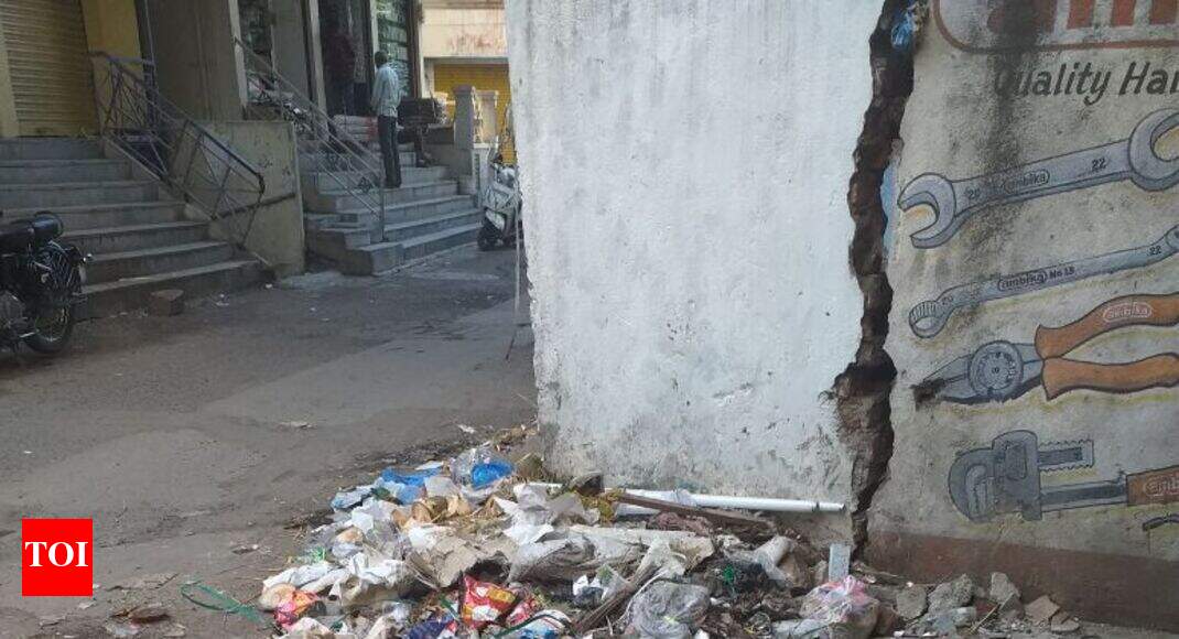 GARBAGE SPREAD OVER CAUSING UNHYGIENE AND MOSQUITO - Times of India