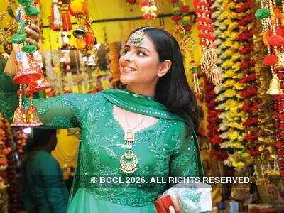 Delhi girl Prachi Tehlan goes Diwali shopping in Lajpat Nagar | Delhi ...