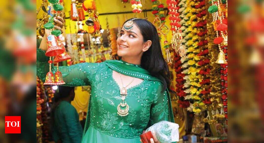 Delhi girl Prachi Tehlan goes Diwali shopping in Lajpat Nagar | Delhi ...