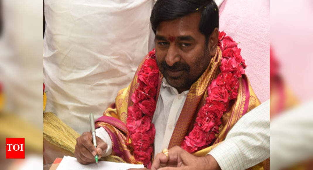 Telangana: G Jagadish Reddy dares N Uttam Kumar Reddy for debate | Hyderabad News - Times of India