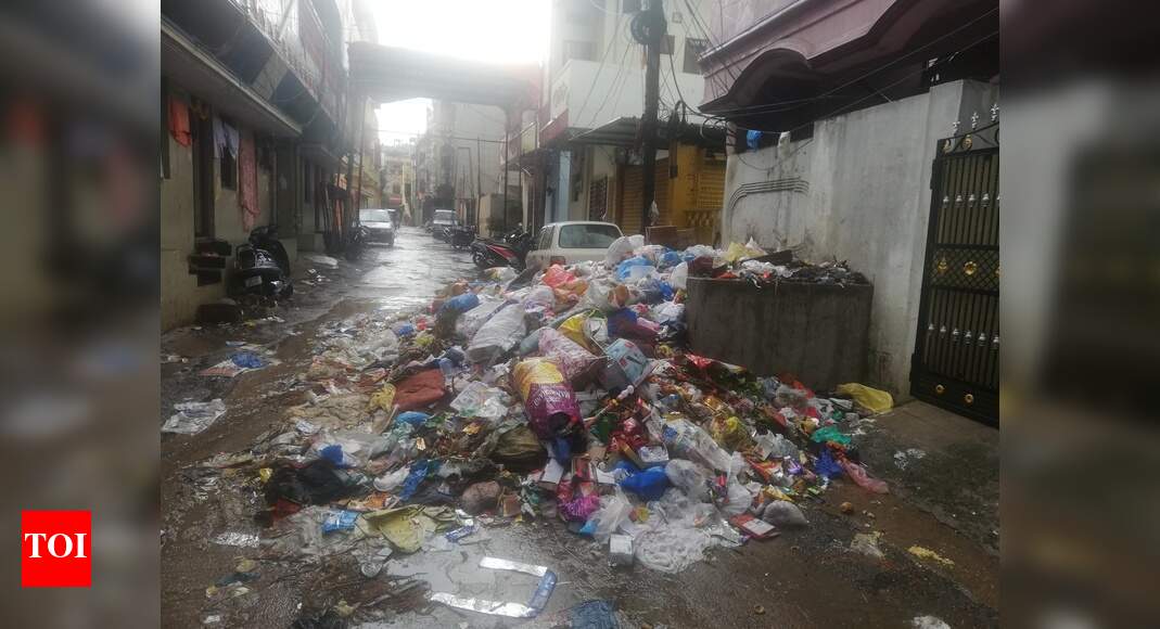 Charmahal Sikh Gurudwara. Scattered garbage, - The Times of India