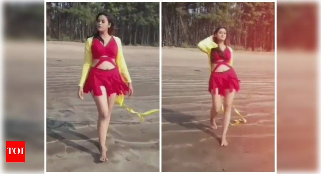 Video Yamini Singh Sizzles In A Red Monokini Bhojpuri Movie News 8532