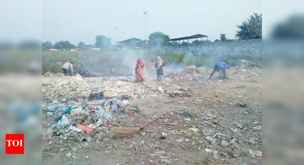 Waste burns as MCG, Huda pass the buck | Gurgaon News - Times of India