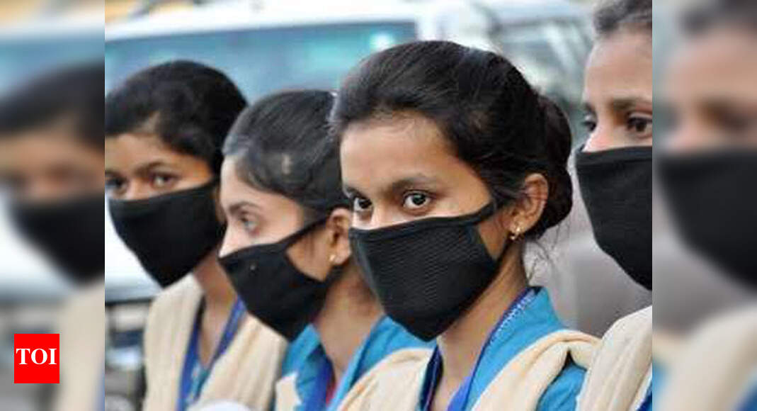Delhi govt to distribute 50 lakh masks among school students to combat ...