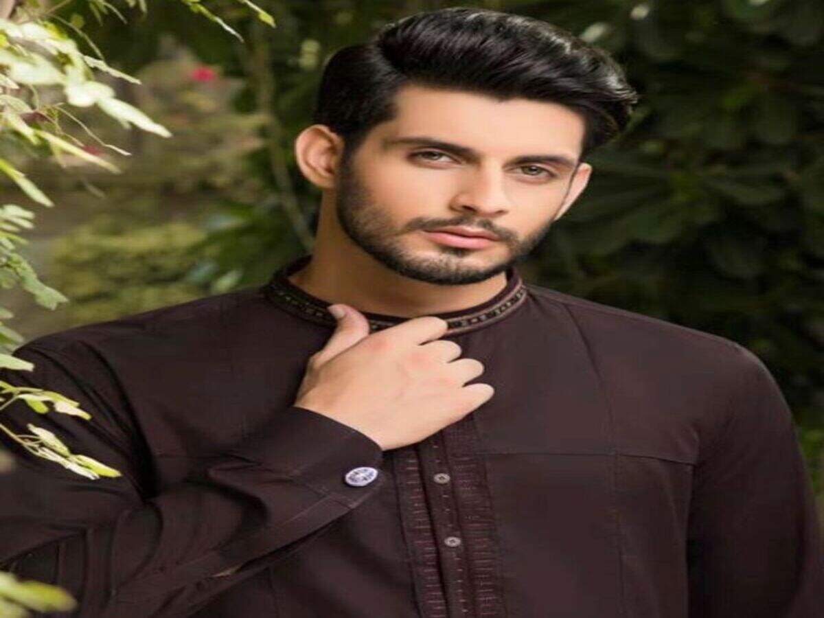 Pakistani Model Hailed as 'Gentleman' for his act of kindness