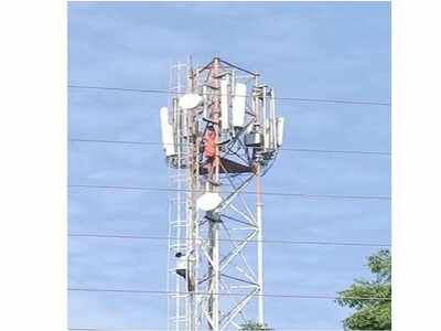 Madhya Pradesh: Woman scales 200ft high transmission tower in Ujjain ...