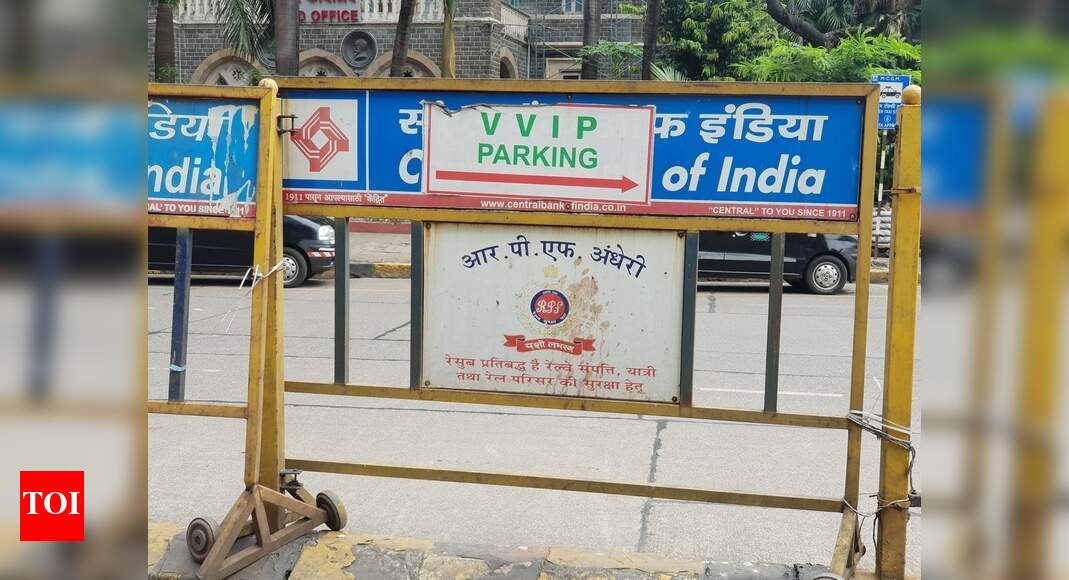 VIP PARKING IN THE MIDDLE OF THE ROAD - Times of India