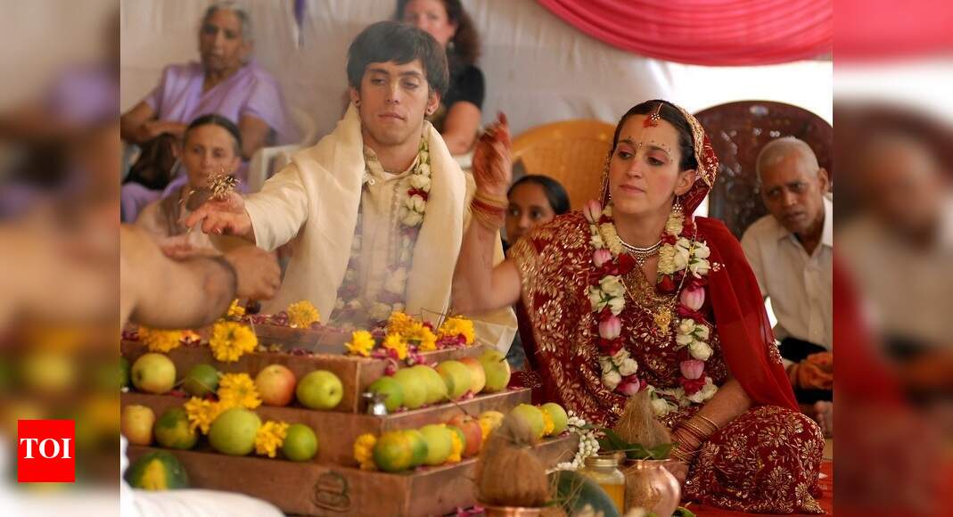 Foreigners flock to India to walk down the aisle, Bollywood style ...