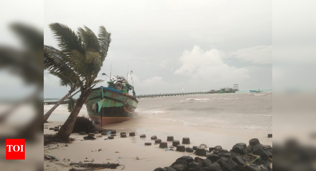 Cabinet Secretary reviews preparedness ahead of Cyclone Maha fall ...