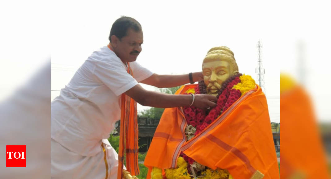 Hindu Makkal Katchi leader Arjun Sampath arrested for draping saffron ...