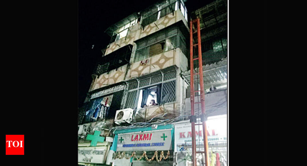 Mahim building vacated due to cracks, Metro rail work blamed | Mumbai ...