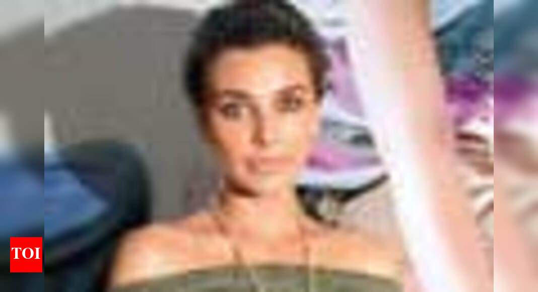 Lisa gets nostalgic | Hindi Movie News - Times of India