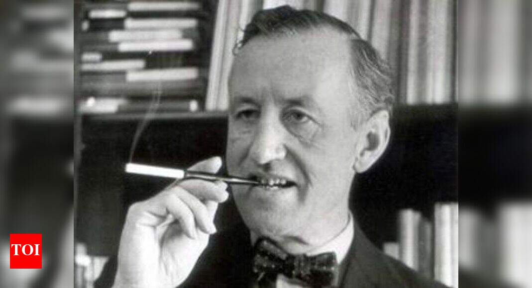 Letters between Ian Fleming and wife to be sold - Times of India
