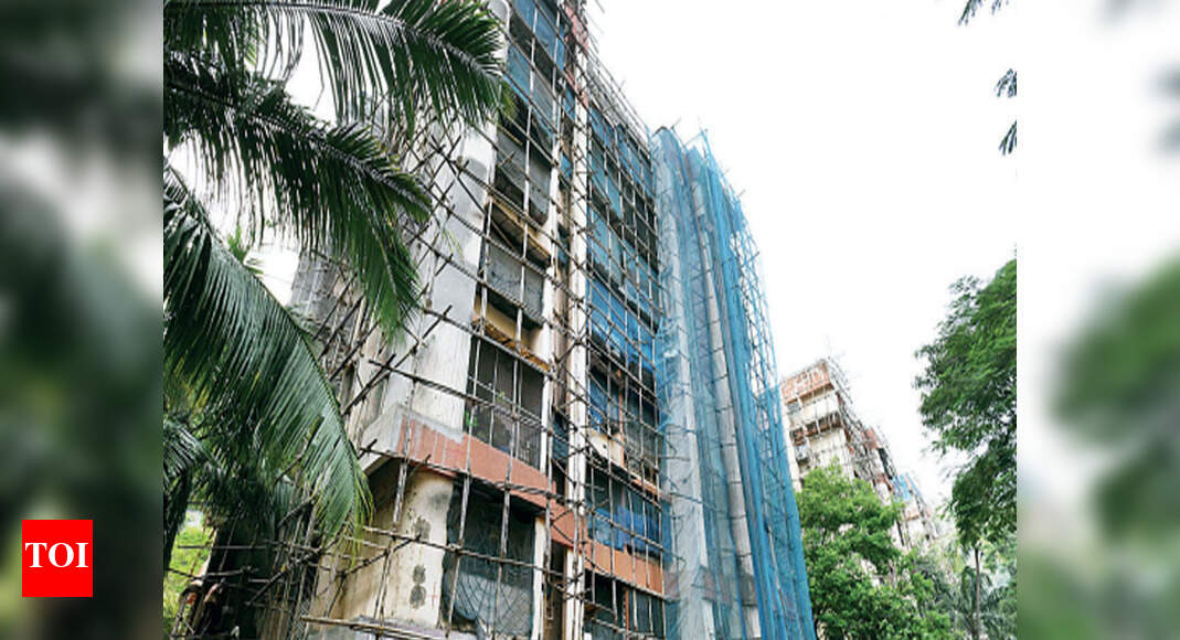 Mumbai: Building repairs stuck as funds lie locked in PMC Bank | Mumbai ...