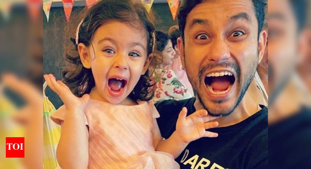 Photo: Kunal Kemmu poses adorably with daughter Inaaya | Hindi Movie ...